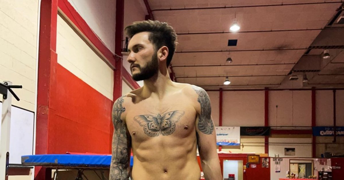 „Die Witze hörten auf“ - Luke Strong über sein Coming-out